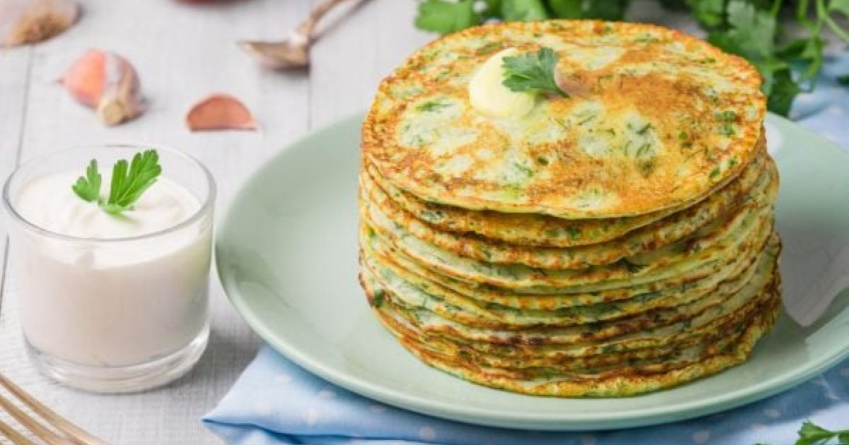 Ніжні млинці з кабачків із секретним соусом: у Греції його ...